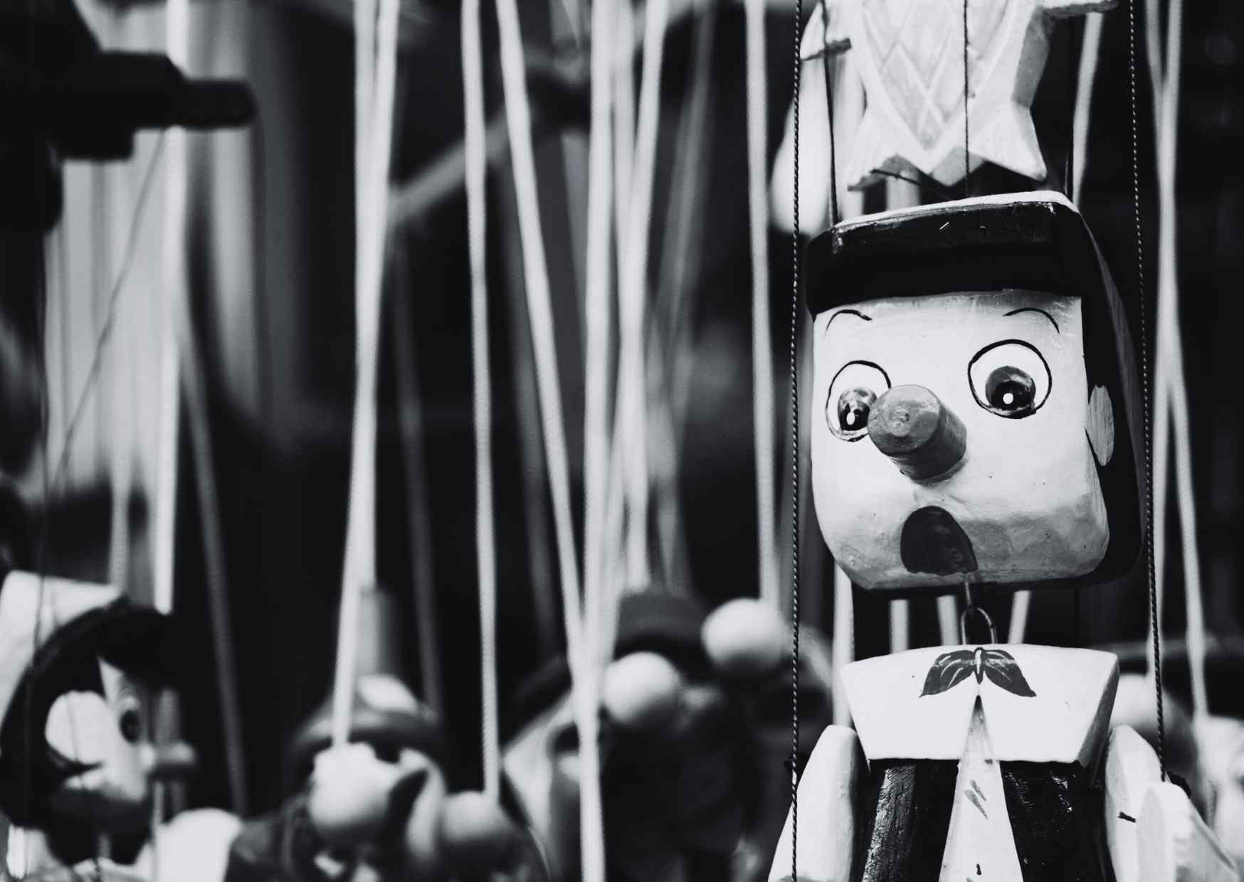 Count Victor Lustig: El estafador que vendió la Torre Eiffel y engañó a ...